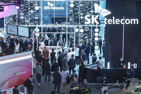 [mwc2025] 붐비는 Sk텔레콤 부스 뉴스1