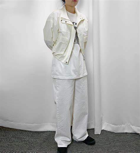 다은 간절기에도 착용가능한 바람막이 점퍼입니다 얇은 두께감과 크롭기장이 매력적이에요2c