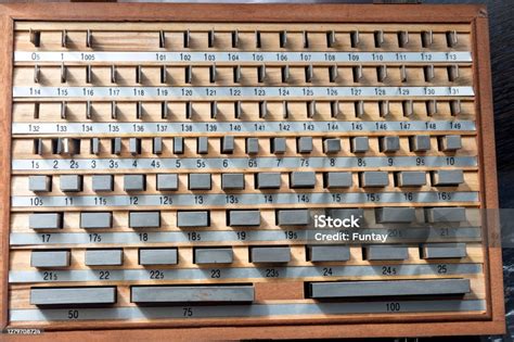 미터법 측정기 블록의 보기입니다 게이지 블록은 정밀 길이를 생성하는 시스템입니다 0명에 대한 스톡 사진 및 기타 이미지 Istock