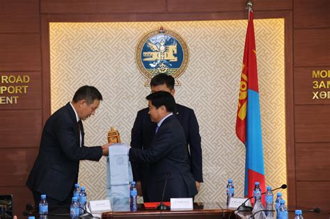 Зам тээврийн хөгжлийн сайд Л Халтар ажлаа хүлээн авлаа