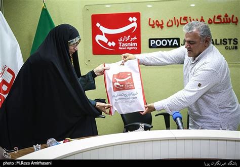 تقدیر از حافظ خردسال قرآن در باشگاه خبرنگاران پویا عکس تسنیم