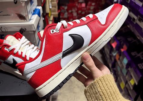 芝加哥Dunk实物更新黑白钩子设计上脚如何 Yeezy Supreme Swoosh