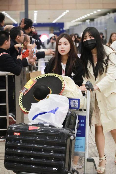 Snh48完成泳装mv拍摄返沪 接机粉丝阵仗大引路人围观 知乎