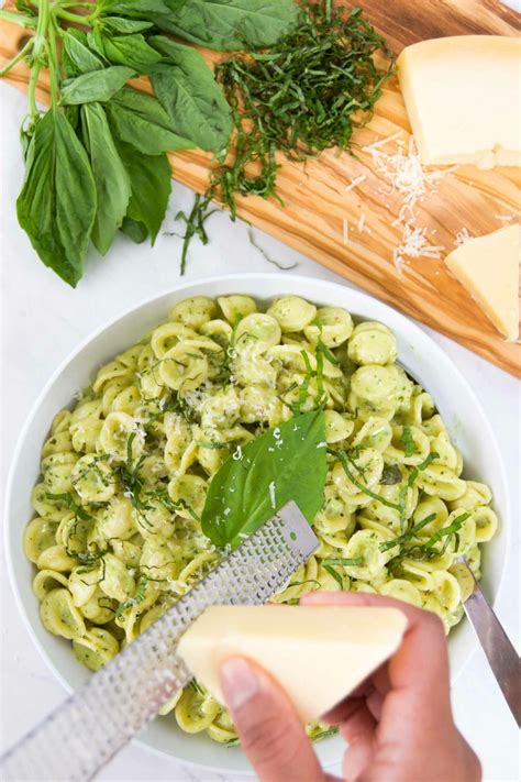 Creamy Pesto Alfredo Sauce For Pasta