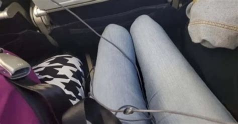 비만 승객 사이서 3시간동안 갇혀비행기 탔다가 분노