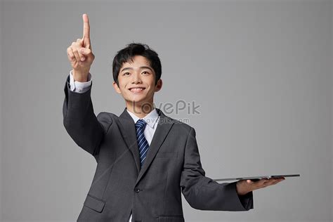 사업가 가상 스크린 터치 액션 사진 무료 다운로드 Lovepik