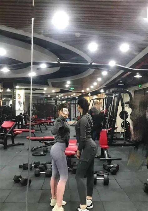 为什么健身的女生都喜欢撅屁股拍照？你还信深蹲就能练出翘臀？ 搜狐大视野 搜狐新闻