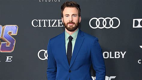 Chris Evans Named Folkss 2022 ‘sexiest Man Alive Hollywood Life Celebrity Biography