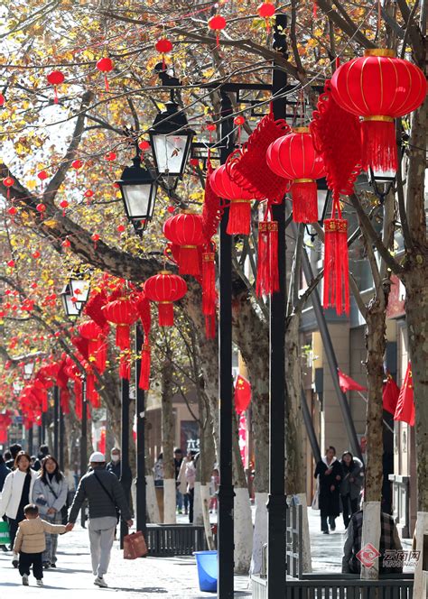 春城昆明张灯结彩迎新年 极目新闻