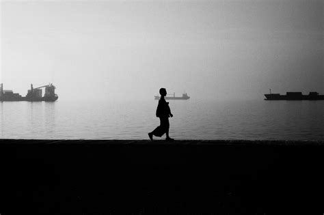 Foto Di Sagoma Della Persona Che Cammina · Foto Gratuita