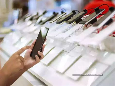 Indias Smartphone Shipments Fall 6 In 2022 Moderate Growth In 2023