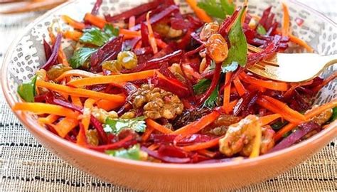 Салата от моркови червено цвекло ябълка и лимон полезнa за черния дроб и кожата R