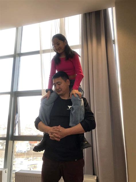 С Мөнхчулуун Аавын гэрт байхад нь охидуудаа сайн эрхлүүлэх хэрэгтэй ТАС МН