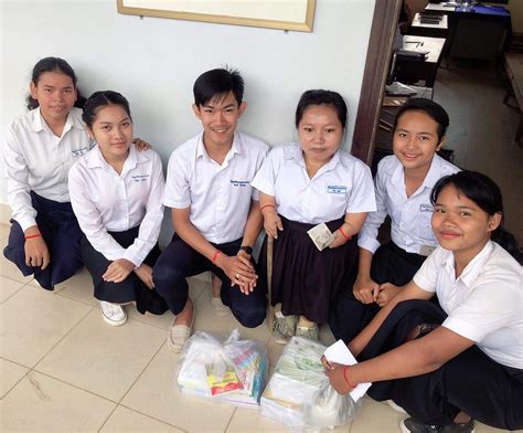 គាំទ្រអំពើល្អក្នុងសង្គម សិស្សវិទ្យាល័យ ១០ មករា ១៩៧៩