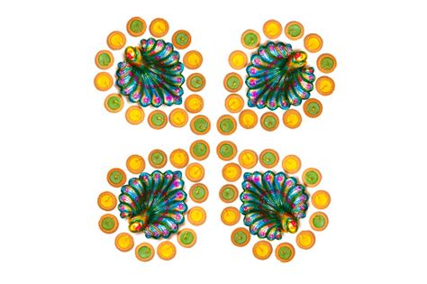 해피 디왈리 디파발리 빛 축제 축제 동안 점토 디야 램프 조명 흰색 배경에 다채로운 전통적인 오일 램프 Diya 텍스트의 공간을 복사합니다 0명에 대한 스톡 사진 및 기타