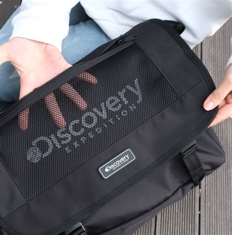 디스커버리 메신저백 라이크 에어 시프트 대학생 메신저백 신학기 가방 코디 네이버 블로그