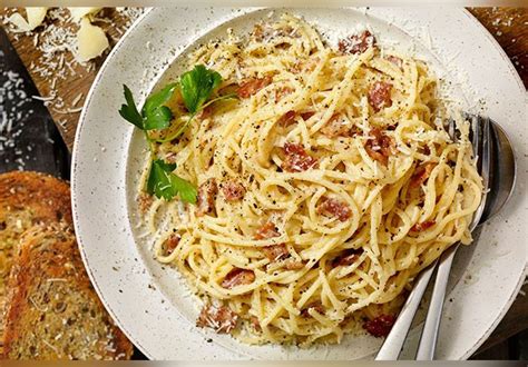 Cyril Lignac dévoile sa recette des pâtes à la carbonara de folie