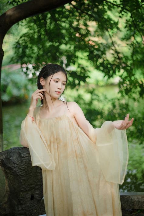 예술그림언어 20231204 빛과 먼지의 세계에서 즐기는 치킨팝시클 V2ph