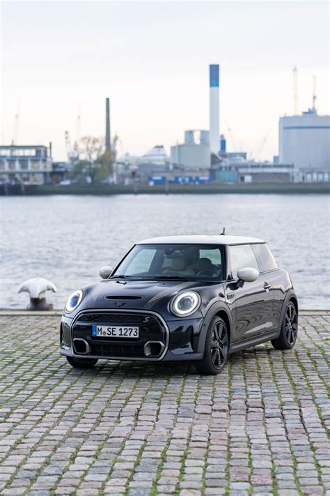 MINI Cooper S Aims To Increase Charisma With Resolute Edition In Enigmatic Black Autoevolution