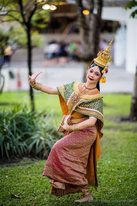 ฑ นางมณโฑหน้าขาว