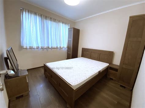 Спалня с матрак нощни шкафчета и 2 гардероба от масив Спална гарнитура Мебели за дома и