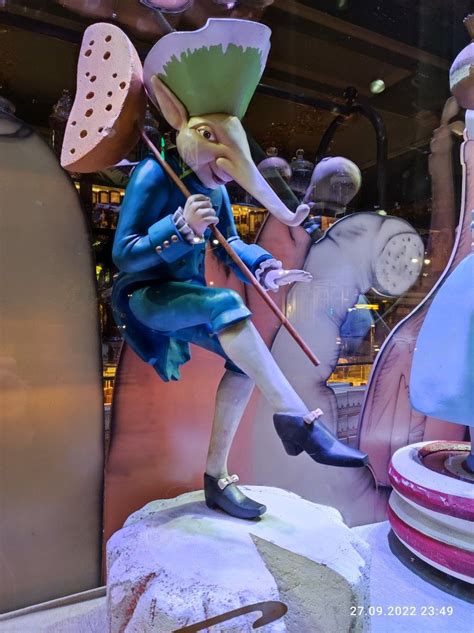 Елисеевский магазин витрина герой сказки «Щелкунчик Михаил Шемякин Сказки Щелкунчик