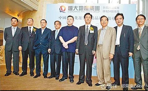 许家印23亿山顶豪宅被接管了 据港媒报道许家印位于香港山顶布力径的两处豪宅预计将在几天内被债权人正式接管其在此处购买的另一套豪宅去年