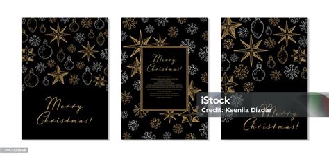 메리 크리스마스와 새해 복 많이 받으세요 세로 인사말 카드 세트 검은 배경에 손으로 그린 황금 별과 장난감 스케치 스타일의 벡터 그림 크리스마스에 대한 스톡 벡터 아트 및