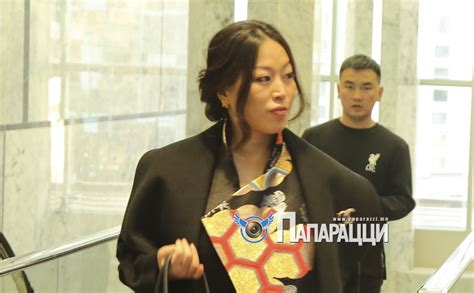 П Анужин нөхөргүй ч алдарт эх болох гэнэ