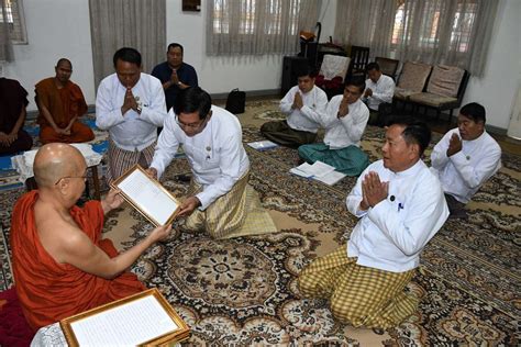 တိပိဋကဓရ တိပိဋကကောဝိဒ ဘွဲ့တံဆိပ်တော် ရရှိတော်မူသော ဆရာတော်တော်ထံသို့ ပြည်ထောင်စု သမ္မတ မြန