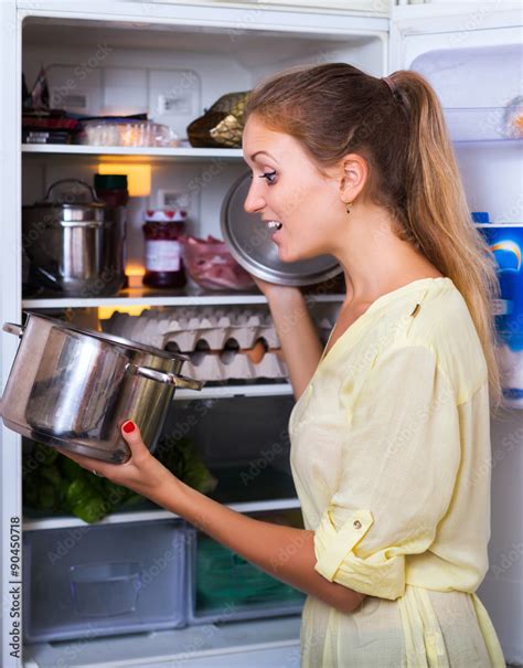 Foto Stock Housewife Posing With Soup Adobe Stock