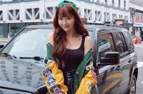 「樂天女孩」曬火辣美式穿搭！逆天長腿全放送 羞問：「喜歡嗎？」