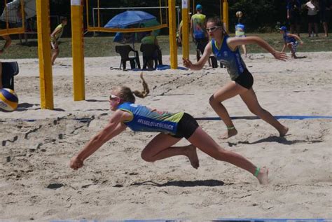 Volleyballerinnen Lilly Pecorilli Und Josefine Rauf überzeugen
