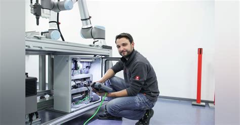 Cobot Manufacturer Integrates Standard Robot Command Interface Into