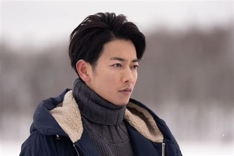 《first Love 初戀》佐藤健10個秘密！與人妻傳緋聞被公司禁足，愛看韓劇《禹英禑》！ Beauty美人圈