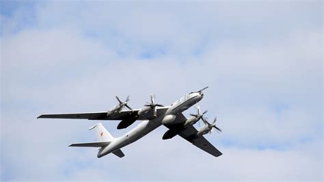 ВИДЕО Вижте кадри от полет на Ту 142 над Северния ледовит океан Russia Beyond България