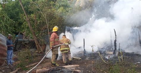 Voraz Incendio Reduce A Cenizas Una Vivienda En La Vigía La Uva
