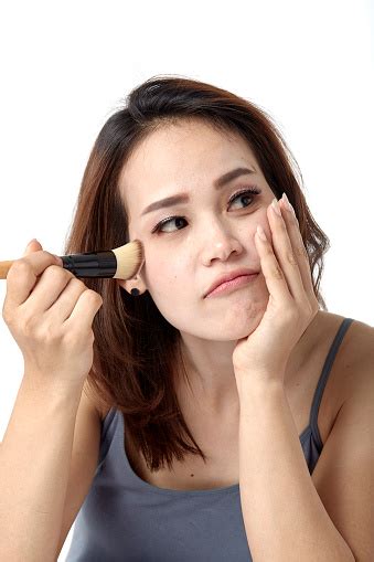 화장품 파우더 브러쉬 미용 얼굴과 자연 메이크업을 적용 하는 아시아 여자 귀여운에 대한 스톡 사진 및 기타 이미지 귀여운 눈 신체 부분 눈썹 Istock