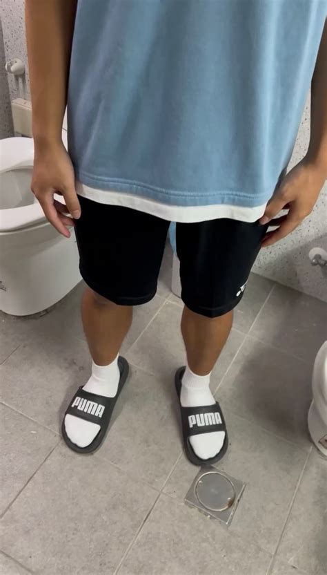 超色19歲直男弟弟 看a片打手槍 潮吹噴尿 Fansone 讓創作更有價值