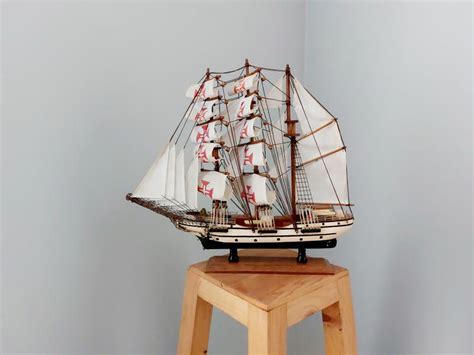 Модель корабля вітрильника сувенір — ціна 600 грн у каталозі Статуетки Купити товари для дому