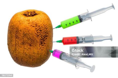 화학 물질이 가득한 주사기가있는 키위 유전자 식품 수정 개념 흰색 배경에서 격리된 3d 렌더링 0명에 대한 스톡 사진 및 기타 이미지 Istock