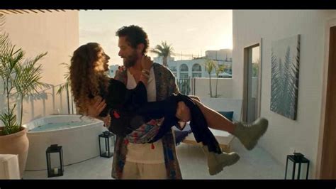 قصة وابطال فيلم طلقني