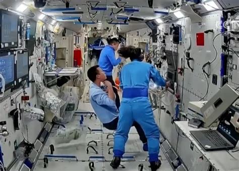 在軌工作生活48天 神舟十九號航天員擇機出艙｜即時新聞｜中港台｜oncc東網