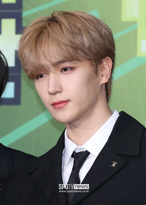 포토s 더보이즈 현재 잘생겼네