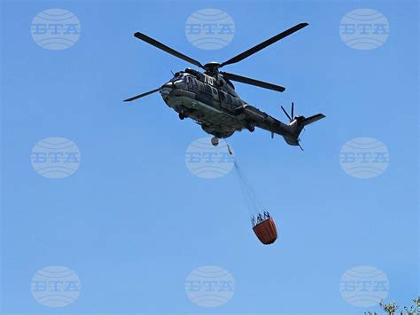 Хеликоптер се включи в гасенето на пожара в община Болярово Утро