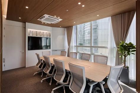 우드 필름지로 고급스럽고 깔끔한 내부 모던 67평 법률사무소 인테리어 서초구 서초동