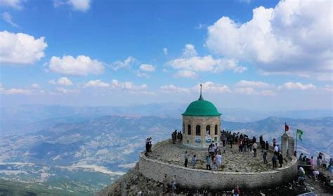 Pelegrinazhi Në Malin E Tomorrit Kuptimi I Festës Dhe Ritet Për Besimtarët Bektashinj Revista