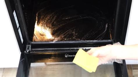 Духовка буде такою чистою як ніколи раніше рецепт мильного розчину усього з двох компонентів