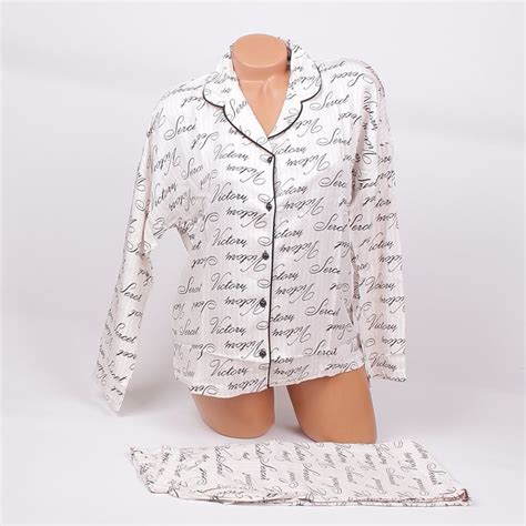 Дамска памучна пижама с раиран десен и надписи Пижама Деси Надписи