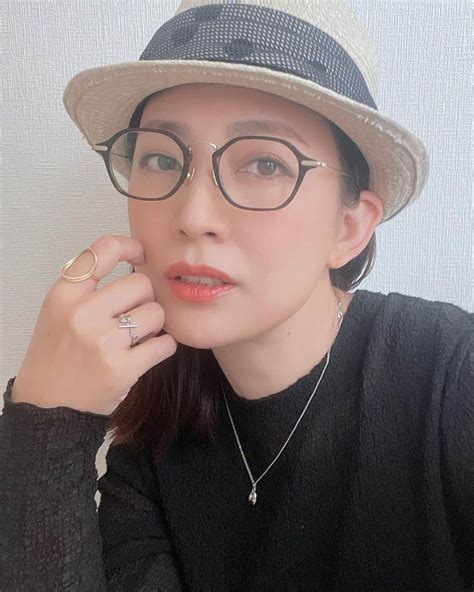 田中美里さんのインスタグラム写真 田中美里instagram「オーダーしていた【h】のアクセサリーが届いた。 ころんとしたフォルム